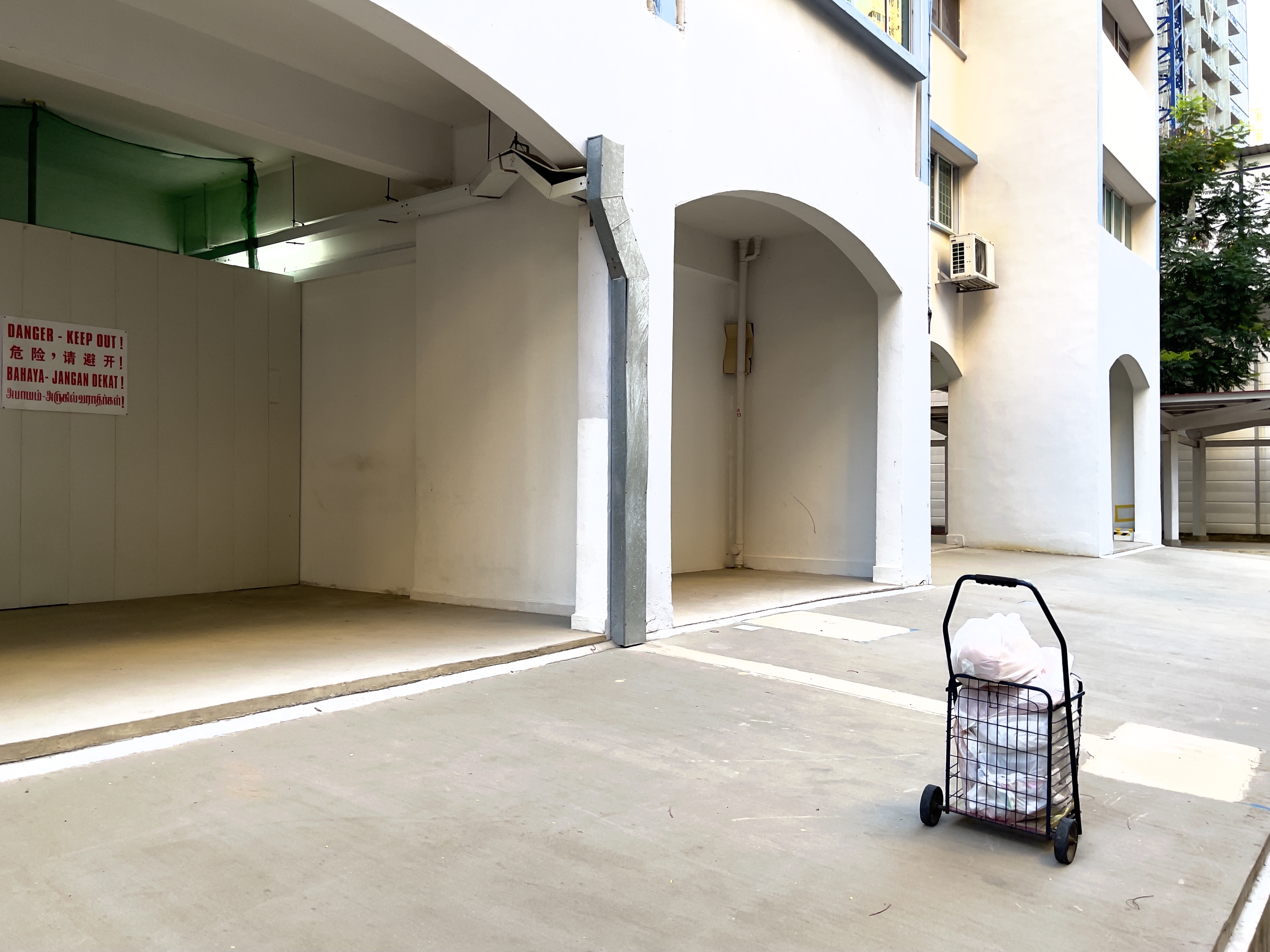 Unaccompanied Baggage – Borderless